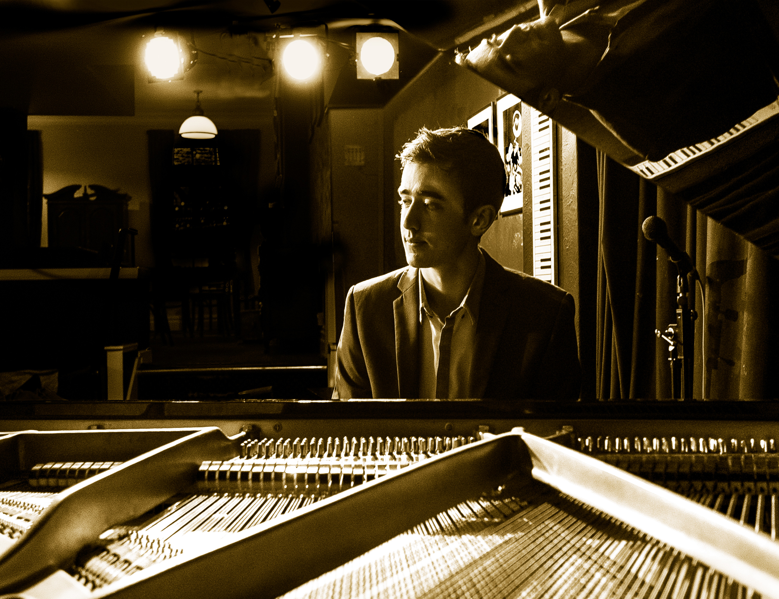 QT - Middle Eight Hotel - Leo Green Band - Matt Carter